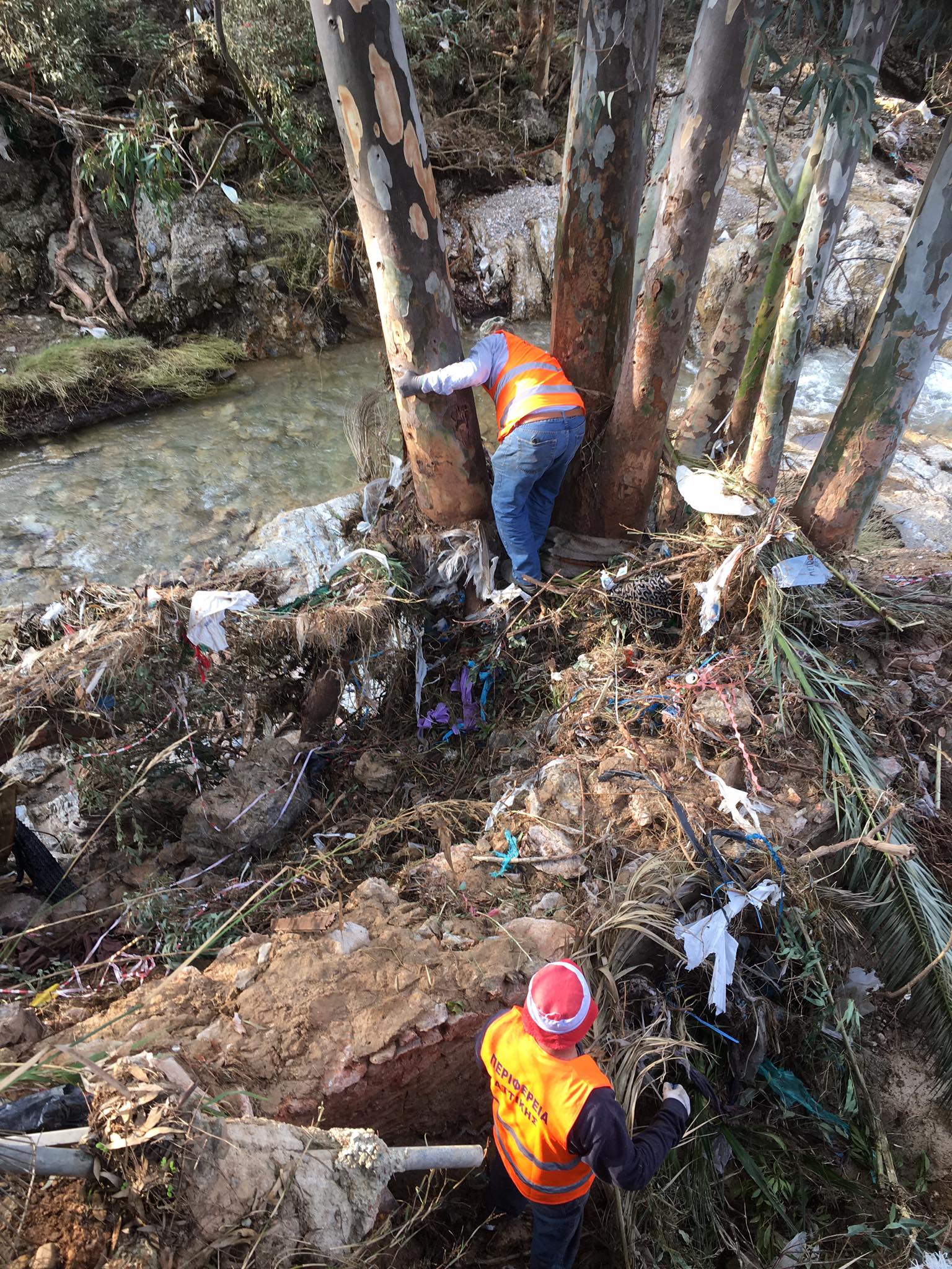 Συνεχίζονται οι καθαρισμοί ρεμάτων στην Αττική - Ecotec
