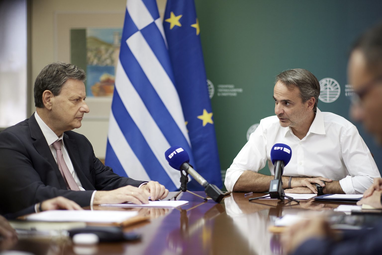 Ο Πρωθυπουργός στο ΥΠΕΝ (βίντεο) - Ecotec